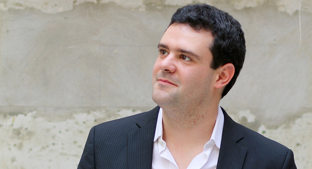 Le pianiste français Antoine de Grolée se produit à Os Agostos en ...